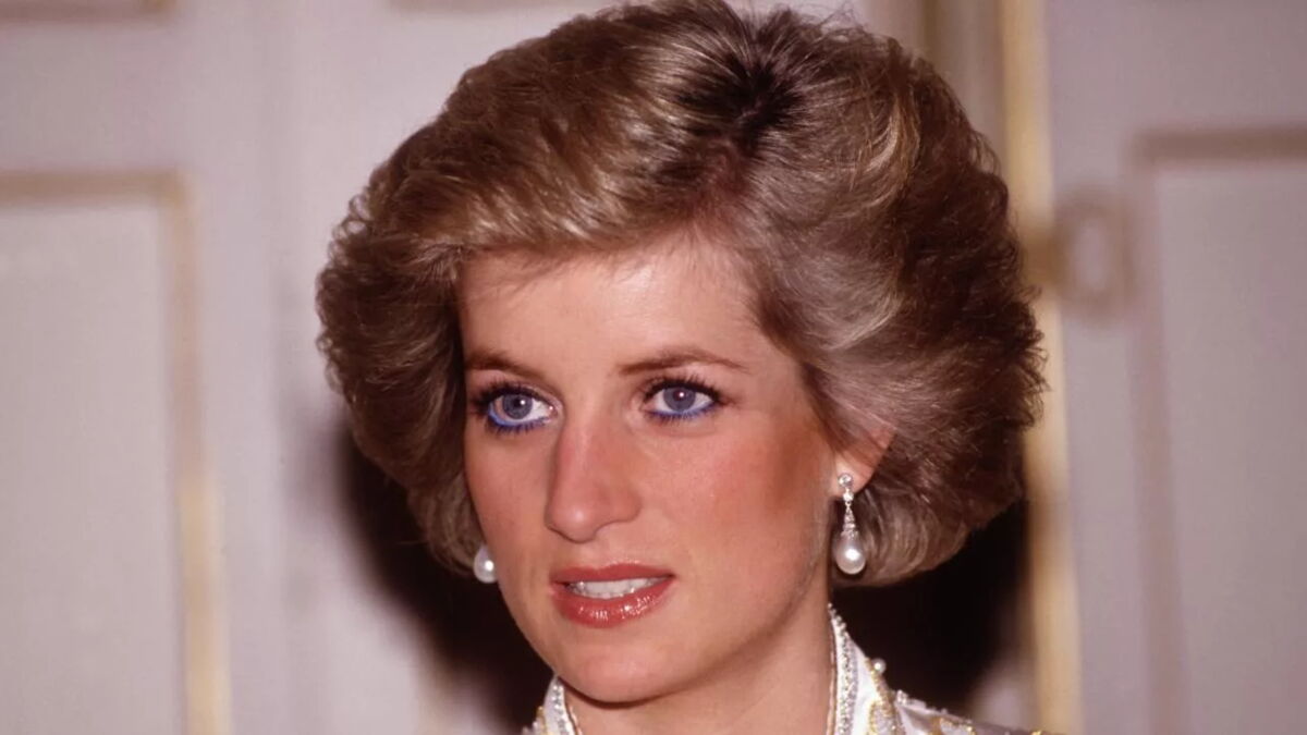 Document sold at auction reveals Princess Diana lied about her age to ...