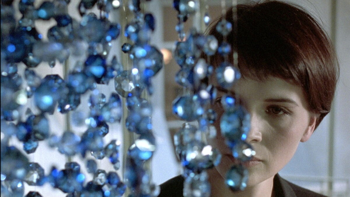 What is objectophilia? Meet the woman who is in love with a chandelier