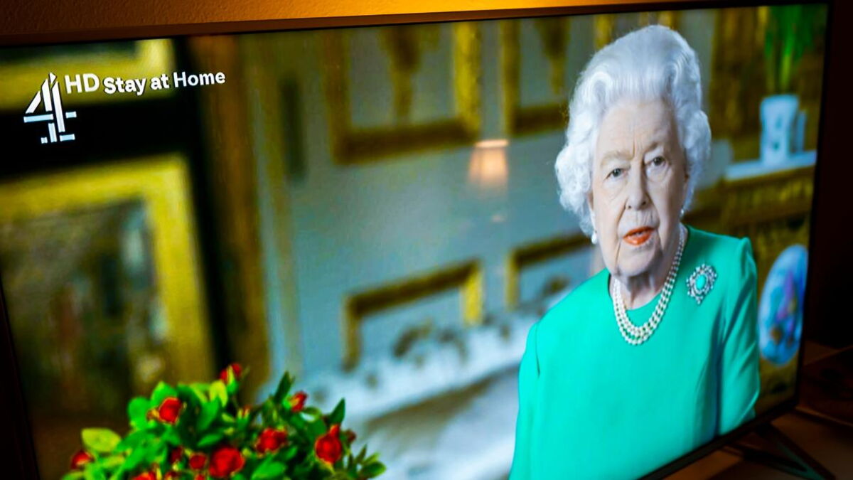 This Is a Symbolic Reason Why Queen Elizabeth II Was Dressed in Green ...