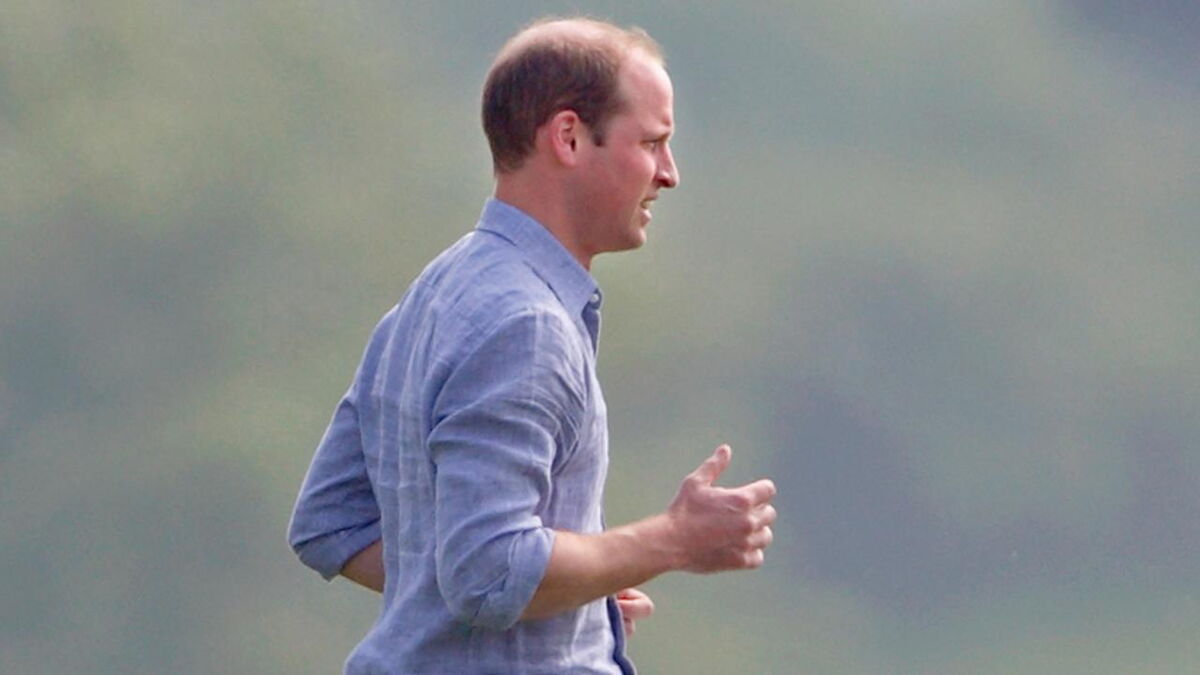 Prince William: Have you seen these photos of him doing yoga in an ...