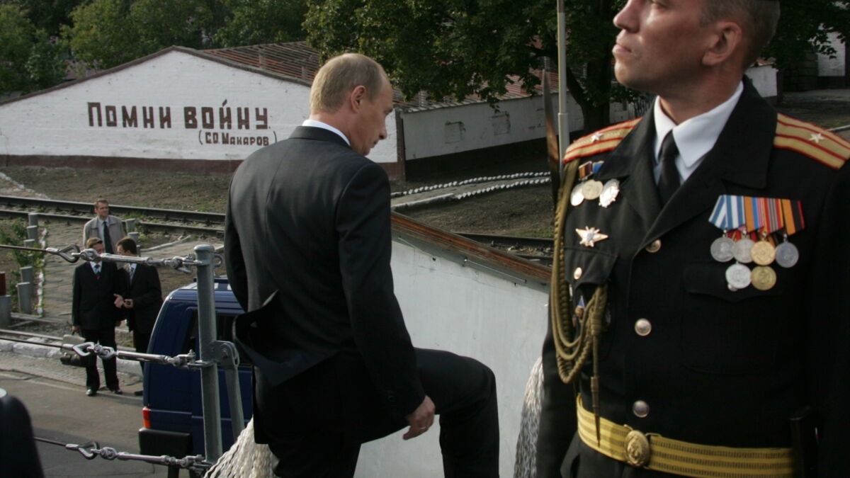 Russian colonel found dead in his office under 'mysterious ...