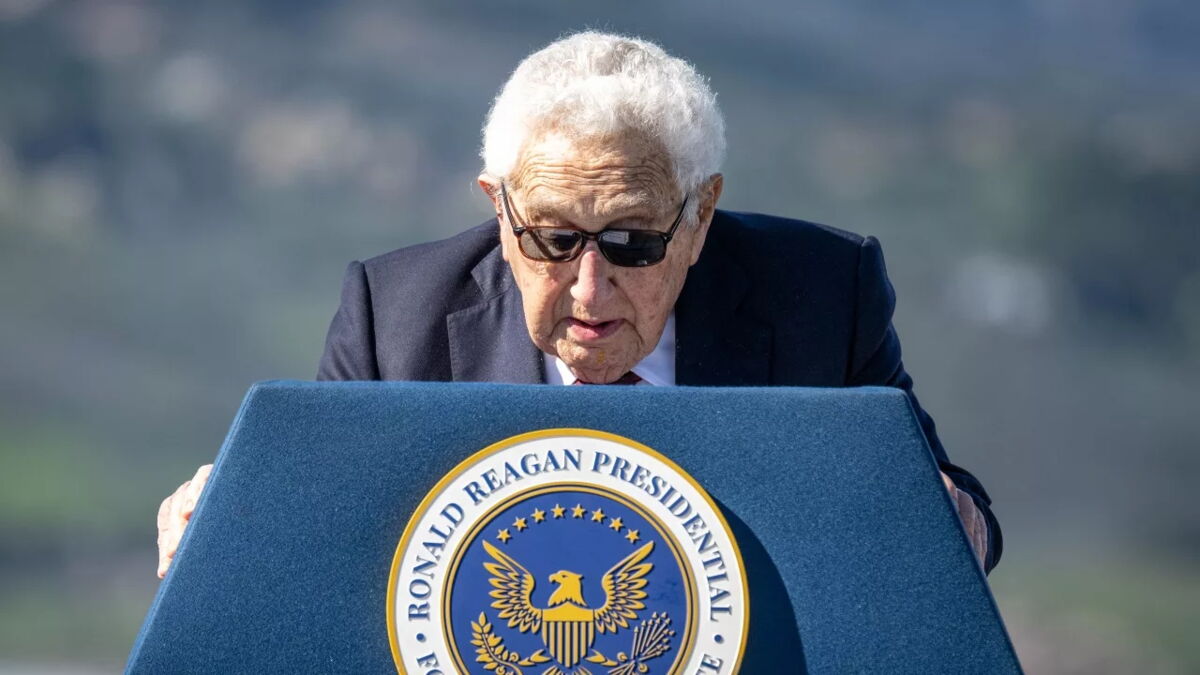 Henry Kissinger offers to be 'adviser' in Russia-Ukraine peace talks ...