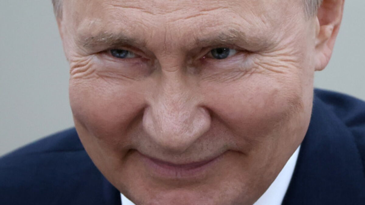 Vladimir Putin accused of breaking up this famous Russian couple, fans ...