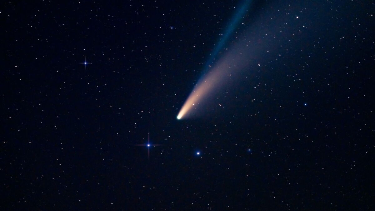 This gigantic comet will be visible to the naked eye soon