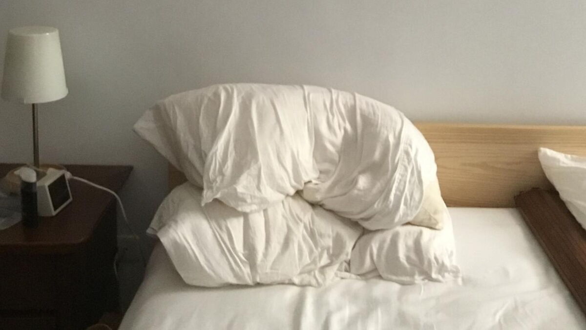 Why you absolutely need to try the pillow sex trick next time you're ...
