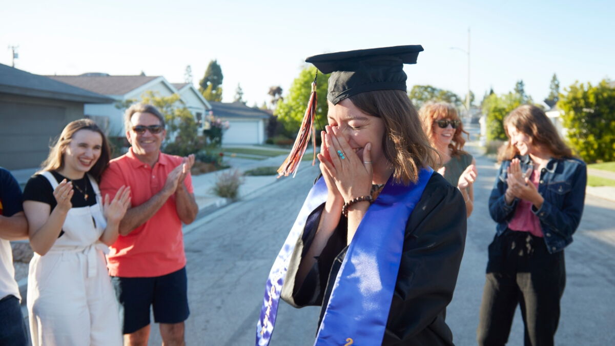 This sweet graduation photo went viral for one surprising reason