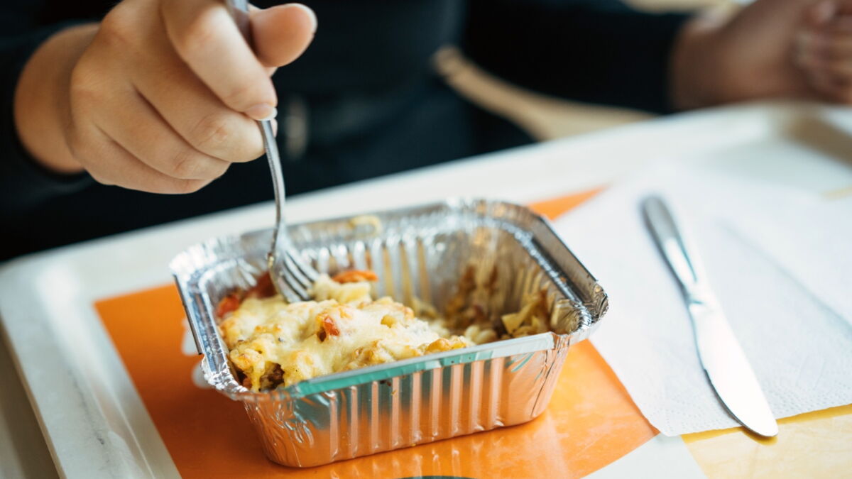 Man discovers something disgusting in his food while eating at his ...