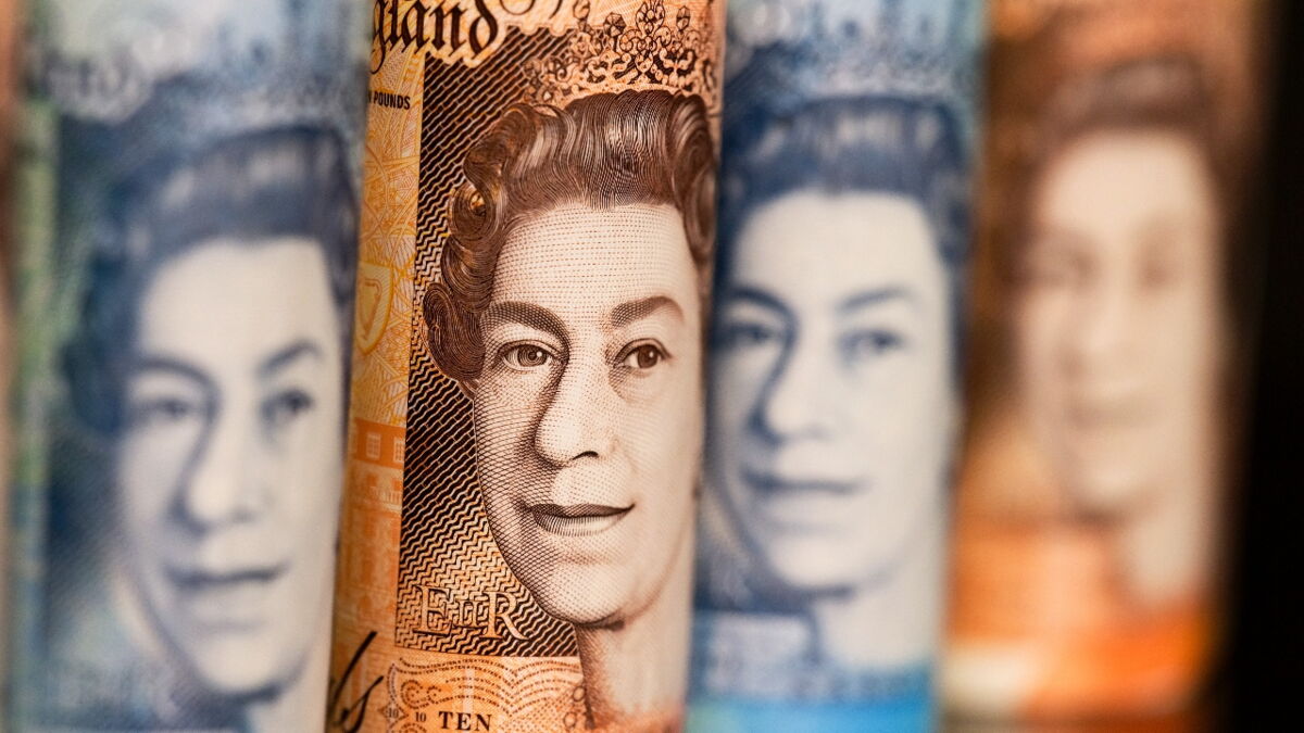 Queen Elizabeth II: Keeping your old bank notes could make you a fortune