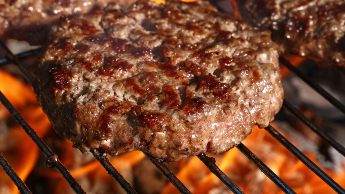 Here's Why You Should Put An Ice Cube On Your Burger Patties When ...