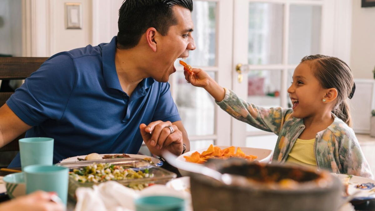 Save money on groceries and eat healthy by following these easy tips