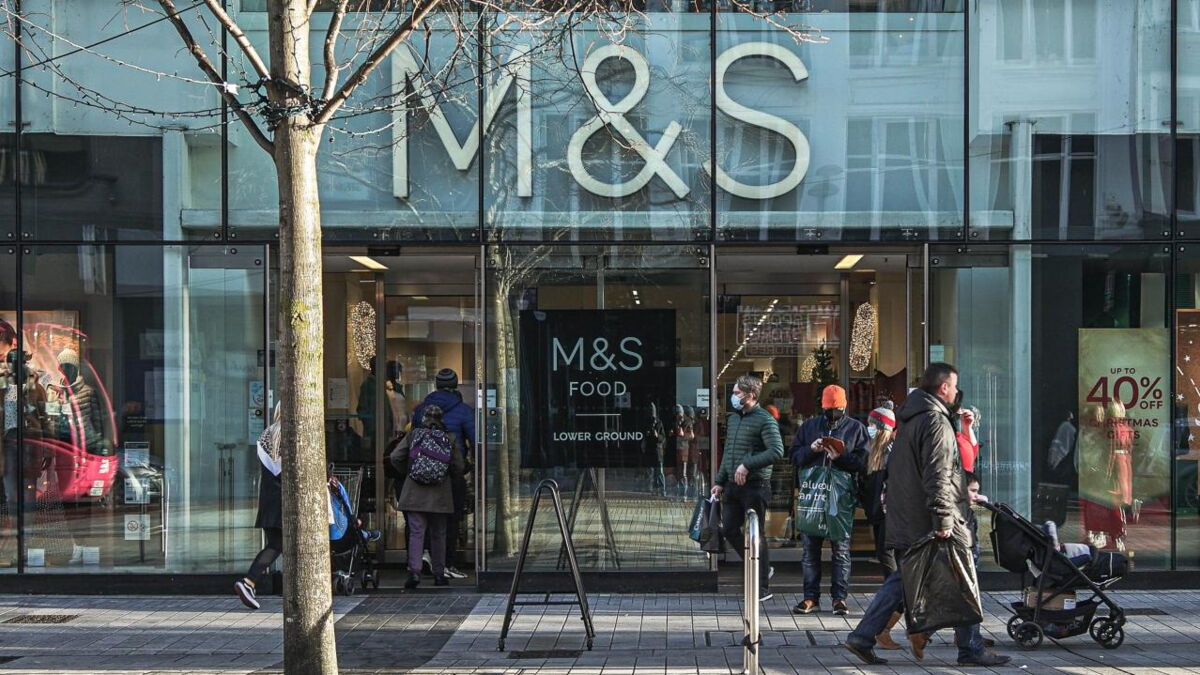 Marks & Spencer brings back £8 Christmas snack and its a delicious hit ...