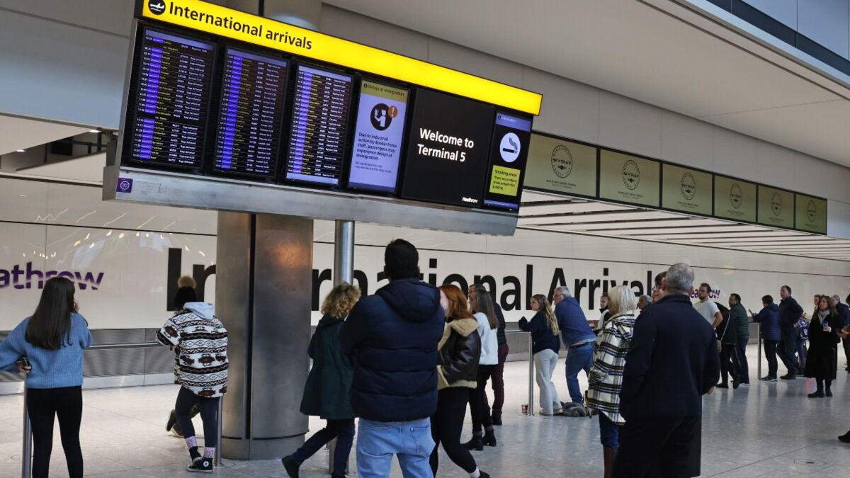 Heathrow Airport: Flight cancellations strand over 12,000 passengers ...