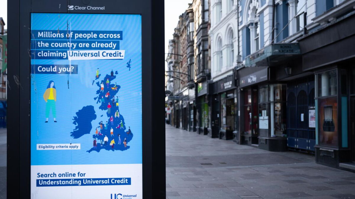 Thousands claiming Universal Credit warned they could lose £1000 due to ...