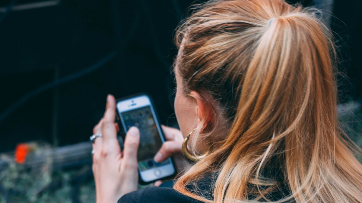 Android and iPhone users issued warning as cold blast freezes UK, here ...