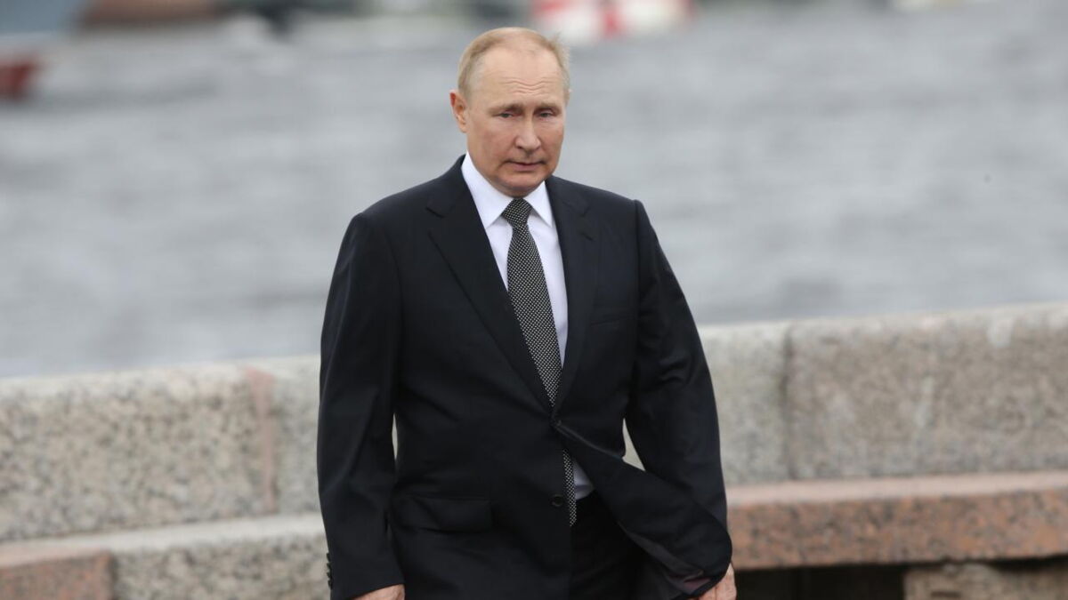 Vladimir Putin: Why is there a statue of him in New York City?