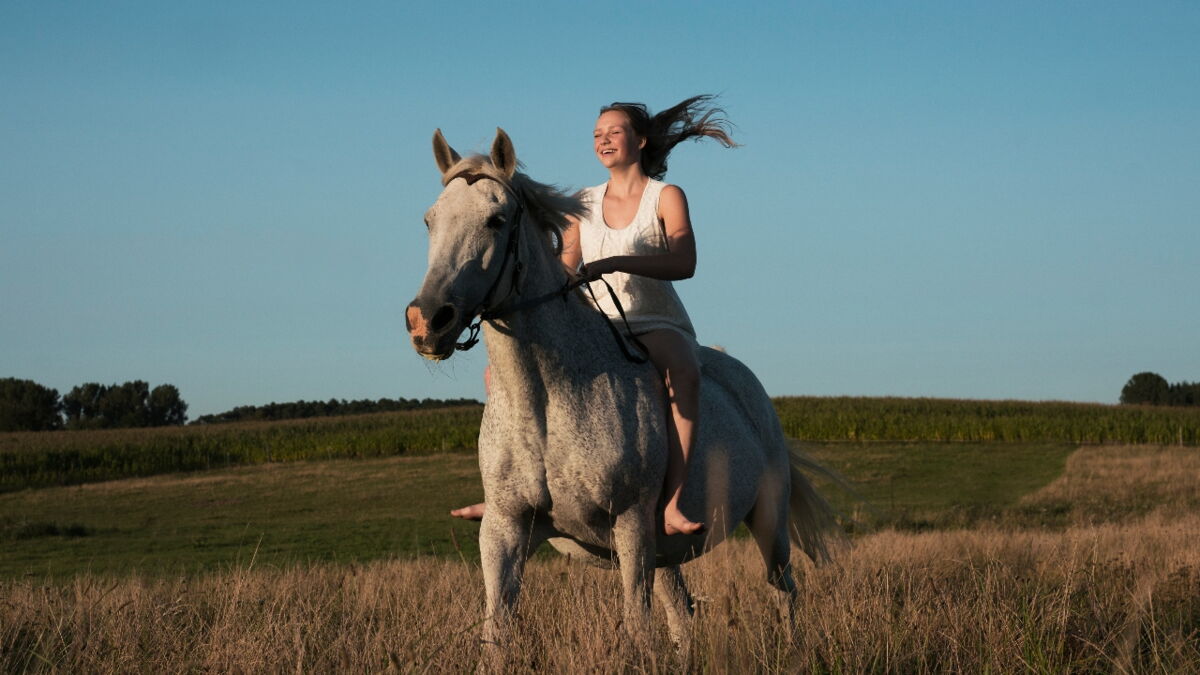 This girl died and came back to life after horrific horse-riding ...