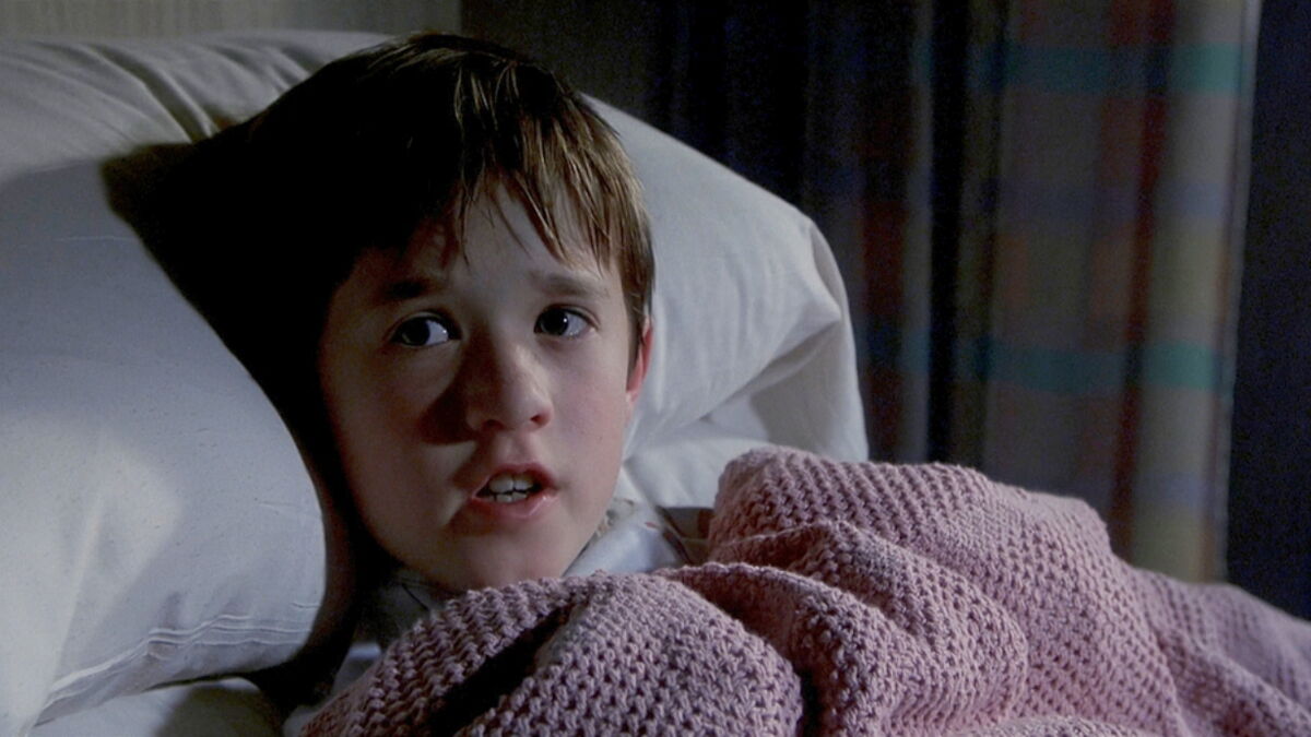 This man suffers from extremely rare condition which makes him see ...