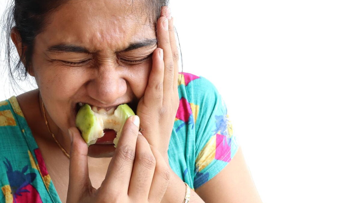 Here's why your teeth sometimes hurt when you chew