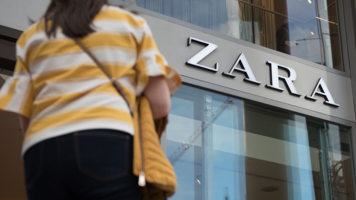 This £26 Denim Dress From Zara Is All The Rage!