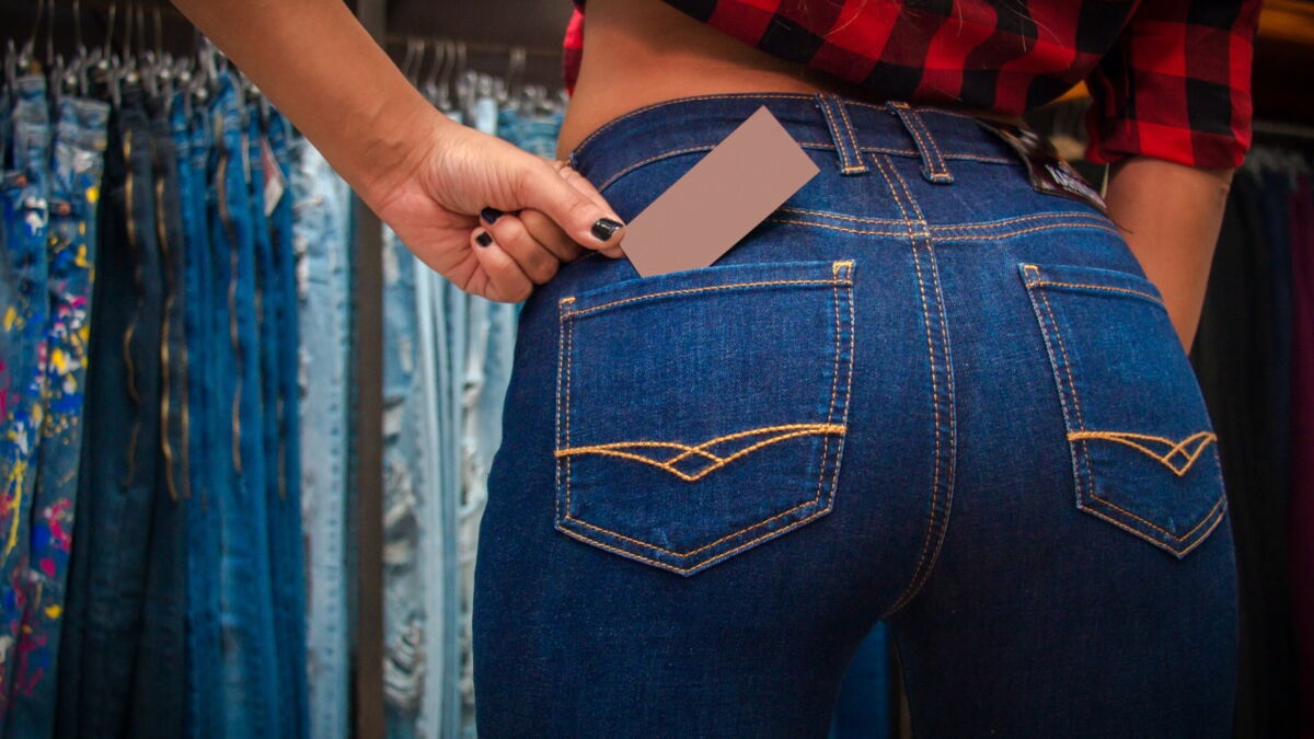 Tight jeans can cause health issues according to experts