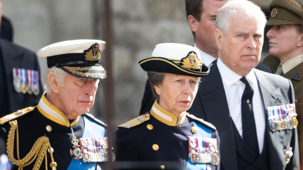Princess Anne makes history again at the Queen's funeral by defying ...