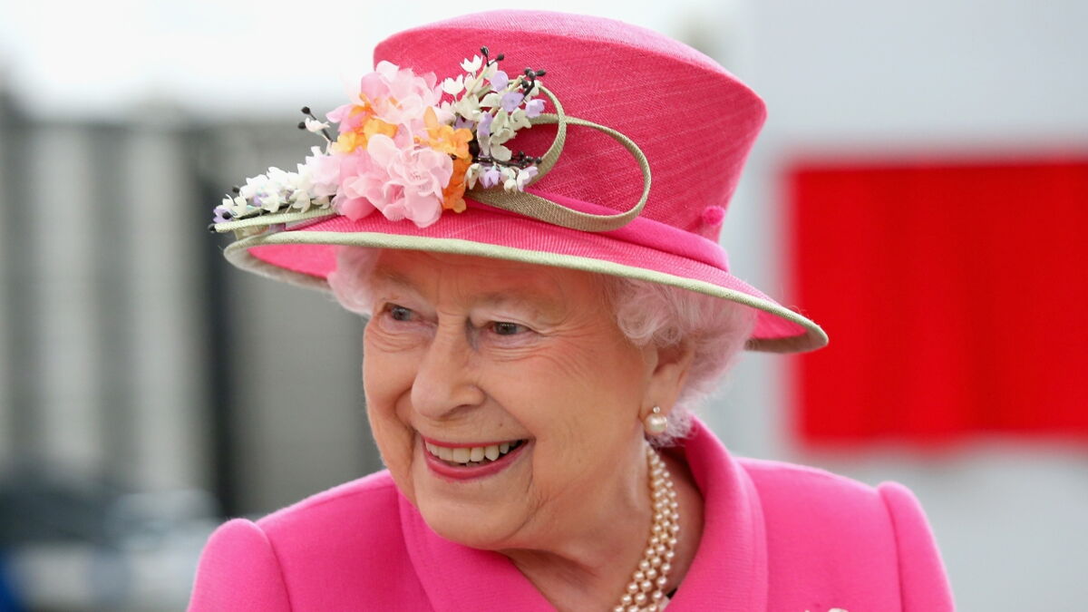The Queen refuses to been seen in a wheelchair despite having ...