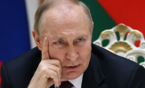 Vladimir Putin spotted again with mysterious 'nuclear briefcase', but ...