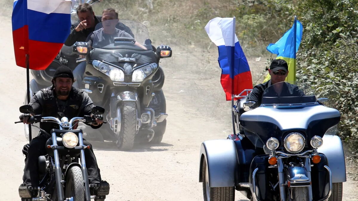 'Putin's Angels': The Russian President's biker gang seen in Europe ...
