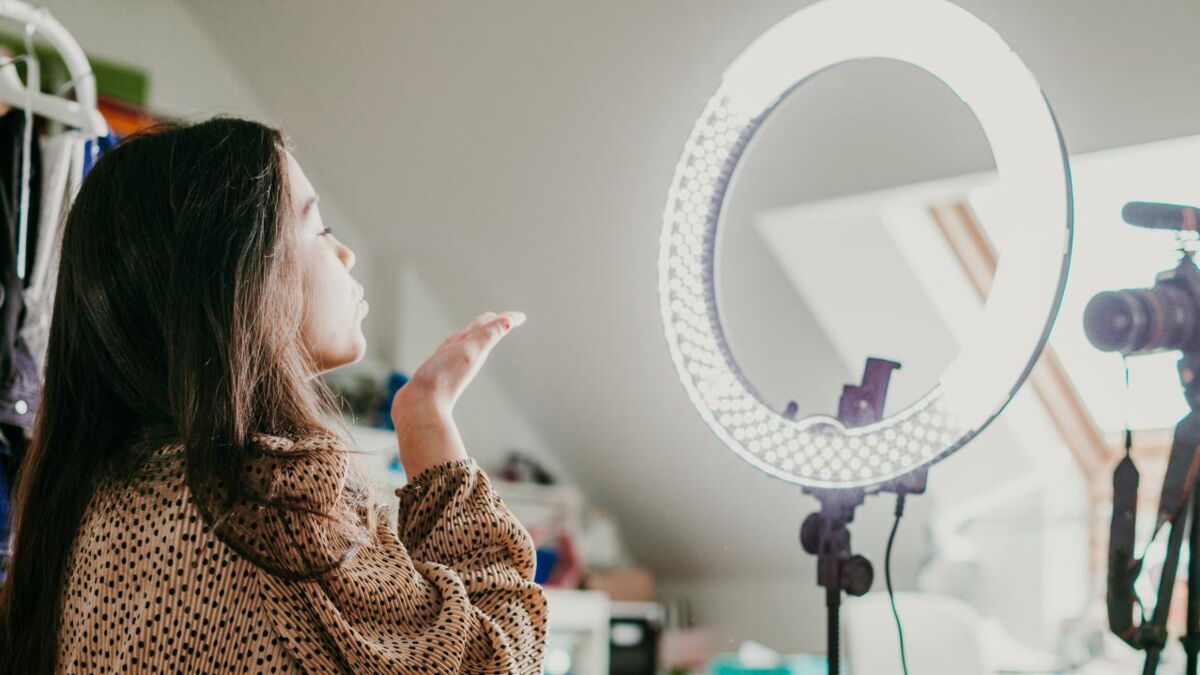 This woman has a seriously gross tip for clearing up acne