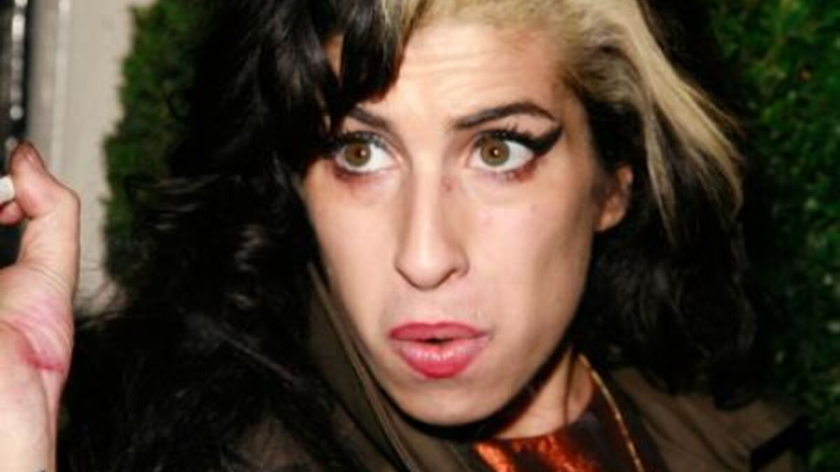 Amy Winehouse sniffe de la vodka