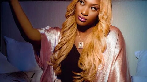 "Dernière danse" d'Indila devient la première chanson française à ...