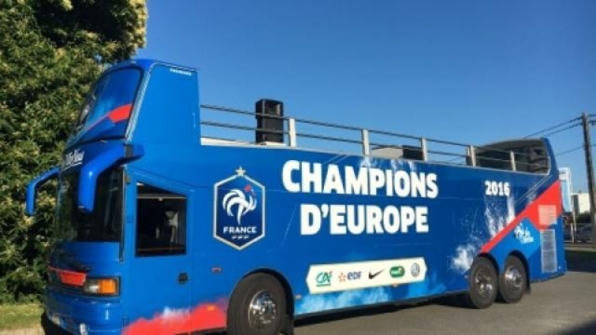 Le bus que la France avait prévu pour célébrer la victoire est maudit