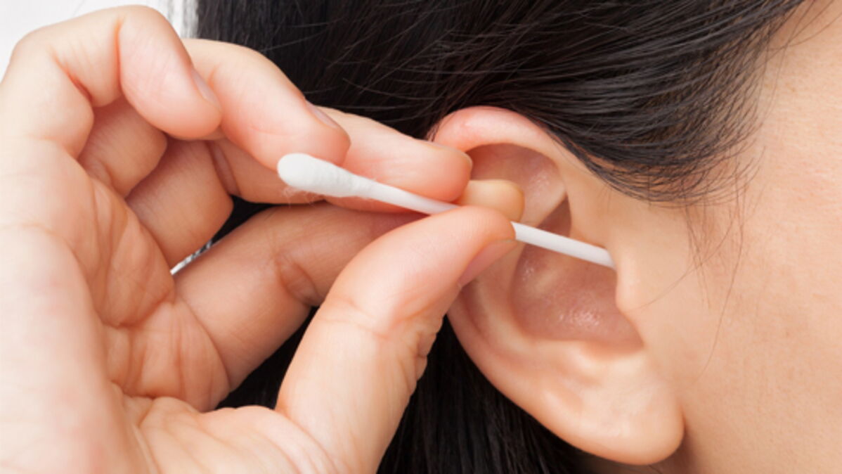 Comment va-t-on se laver les oreilles sans cotons-tiges ? (Vidéo)