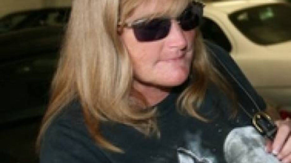 Debbie Rowe : son avocat se retourne contre la famille Jackson