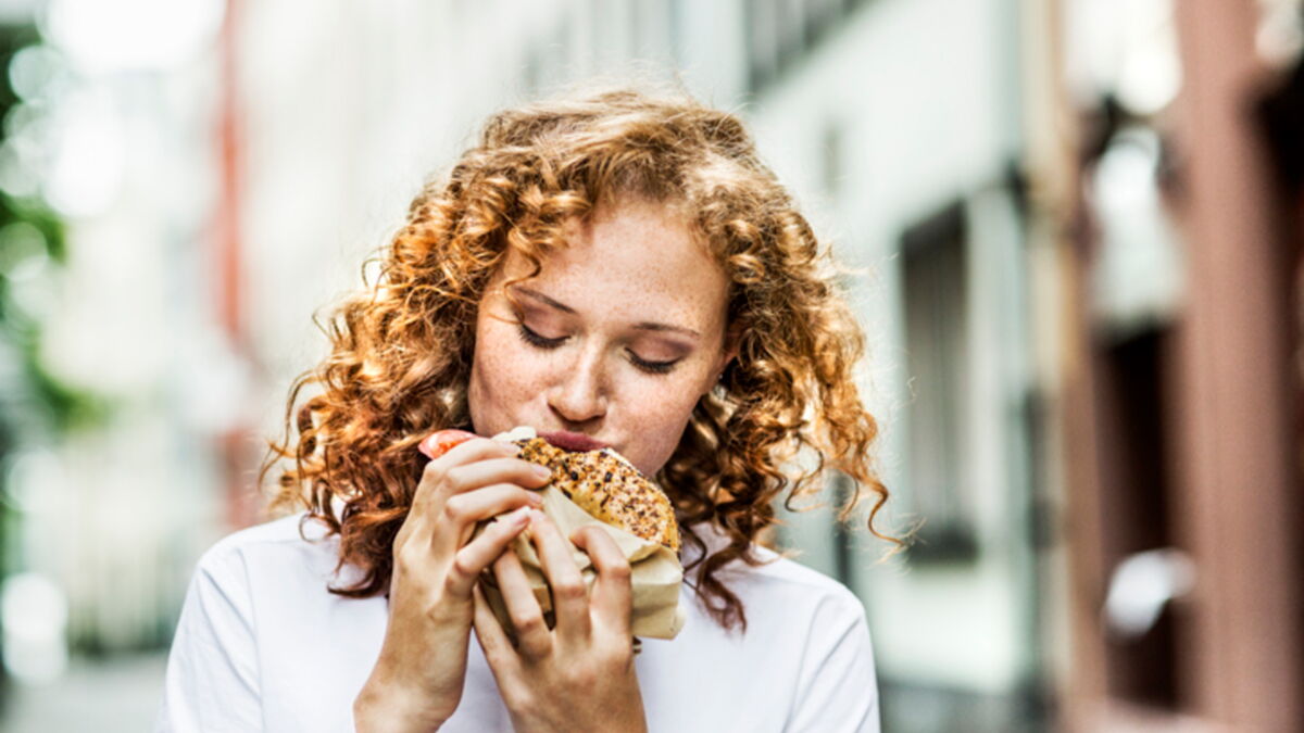 Manger en solo, l'astuce pour perdre du poids