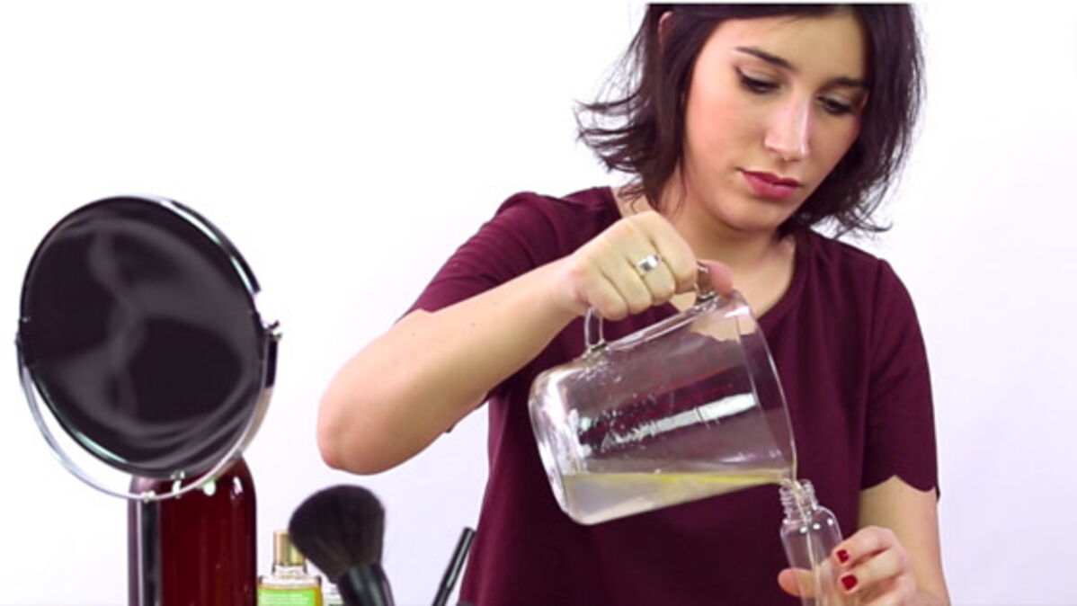 Des cheveux doux et démêlés grâce à ce soin 100% naturel