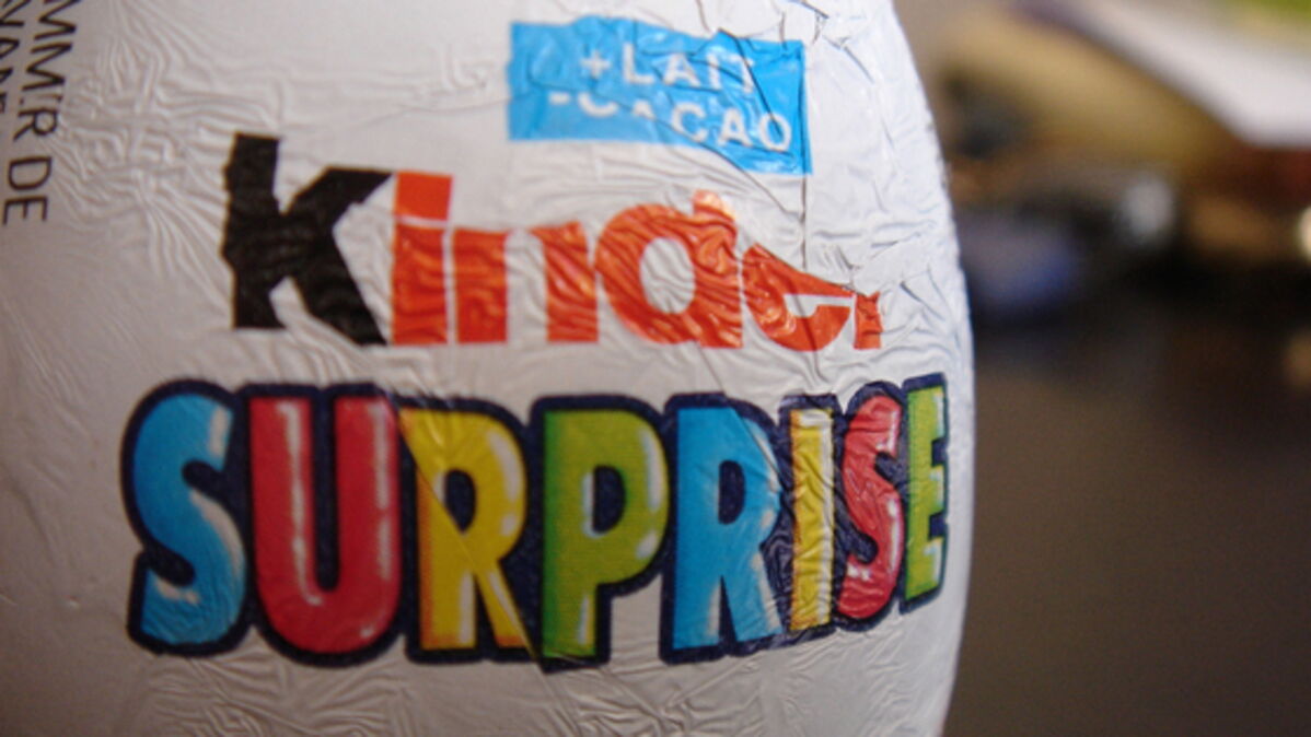 Kinder : la marque accusée de racisme à cause d'un jouet