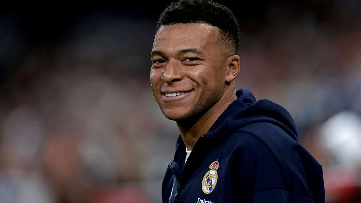 CAN 2025 : Kylian Mbappé en tribunes, floqué Hakimi, fait sensation au ...