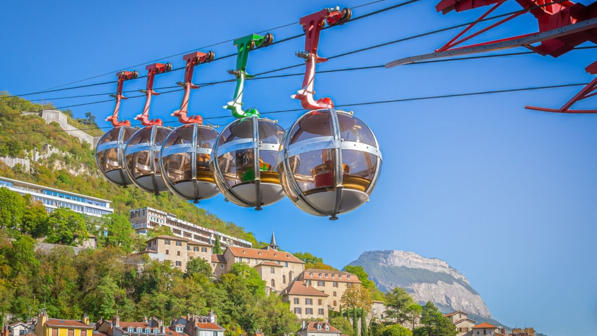 Explosion à Grenoble : une déflagration secoue un immeuble sans faire ...