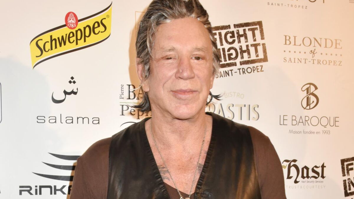 "C’est humiliant" : Mickey Rourke refuse la cagnotte en ligne pour ...