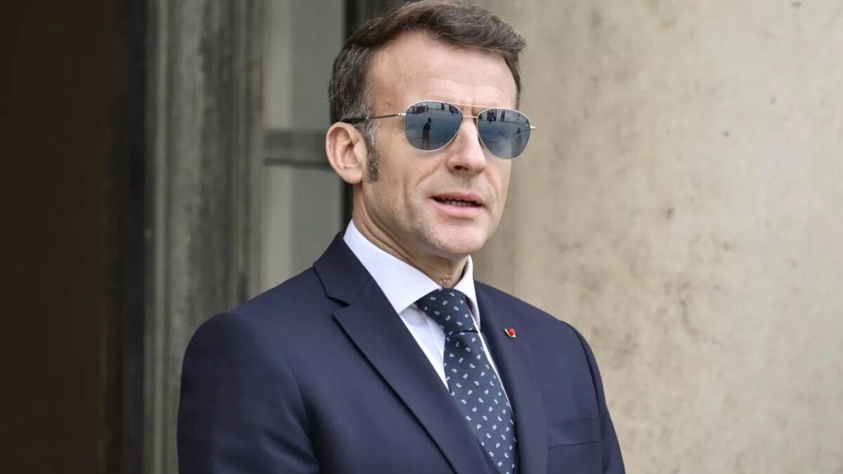Emmanuel Macron et le secret de ses costumes sur mesure à moins de 500 ...