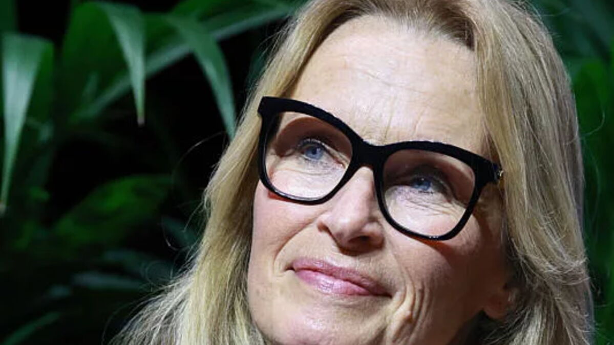 Estelle Lefébure absente aux obsèques de Nathalie Baye : un hommage ...