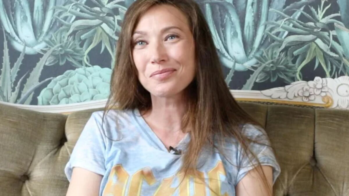 Laura Smet et Laeticia Hallyday : le deuil de Nathalie Baye n’apaise ...