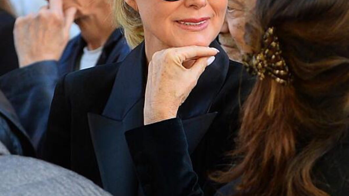 Laeticia Hallyday silencieuse après la mort de Nathalie Baye : tensions ...