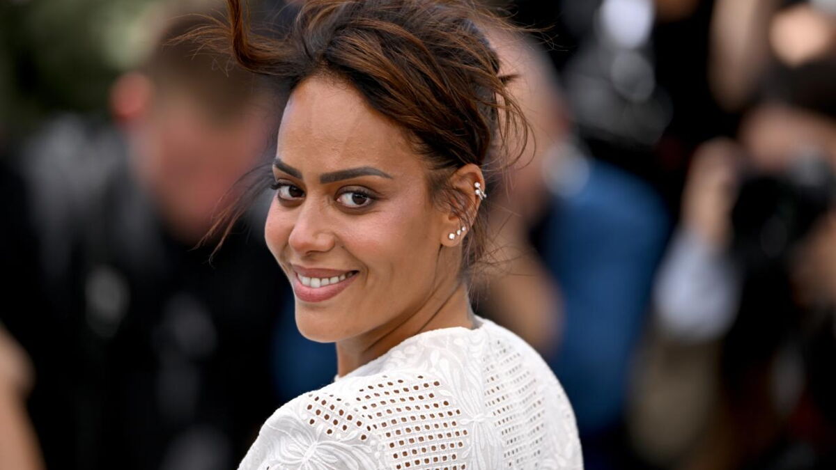 Amel Bent annonce avoir enfin obtenu ses papiers : une "fierté" pour la chanteuse algérienne