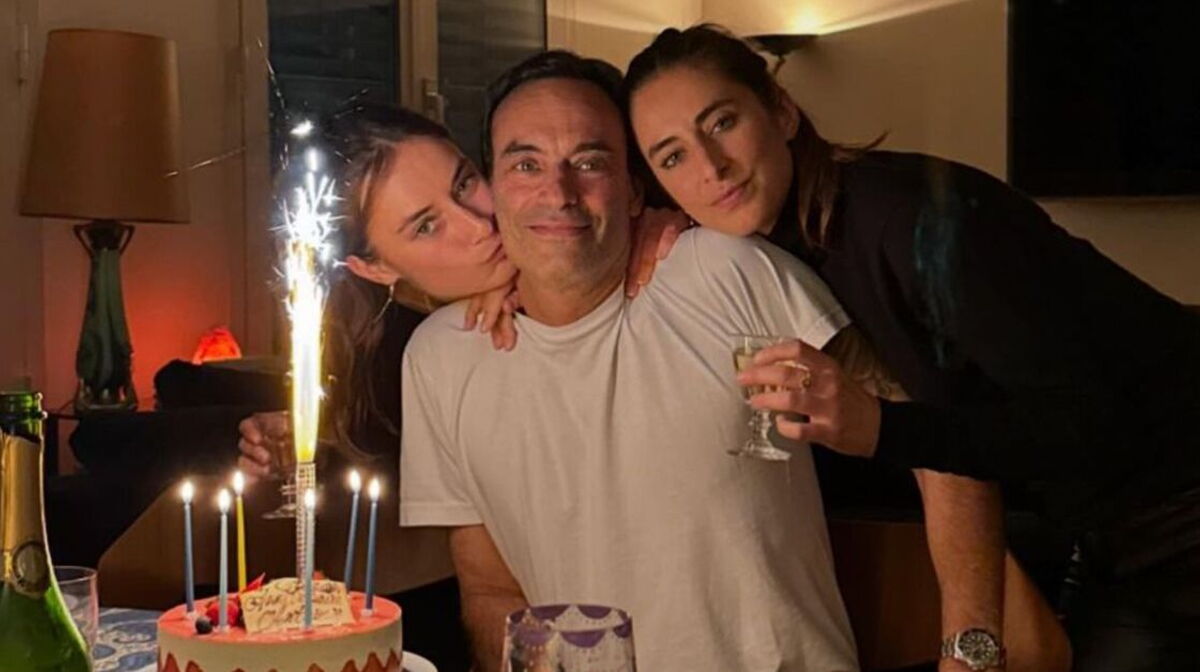 Anthony Delon fête ses 60 ans avec ses filles Loup et Liv, une adorable ...