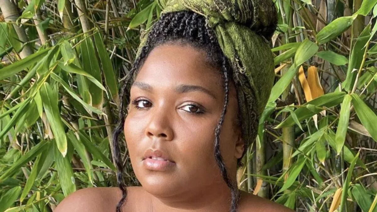 Lizzo : critiquée sur son physique, la chanteuse pousse un gros coup de ...