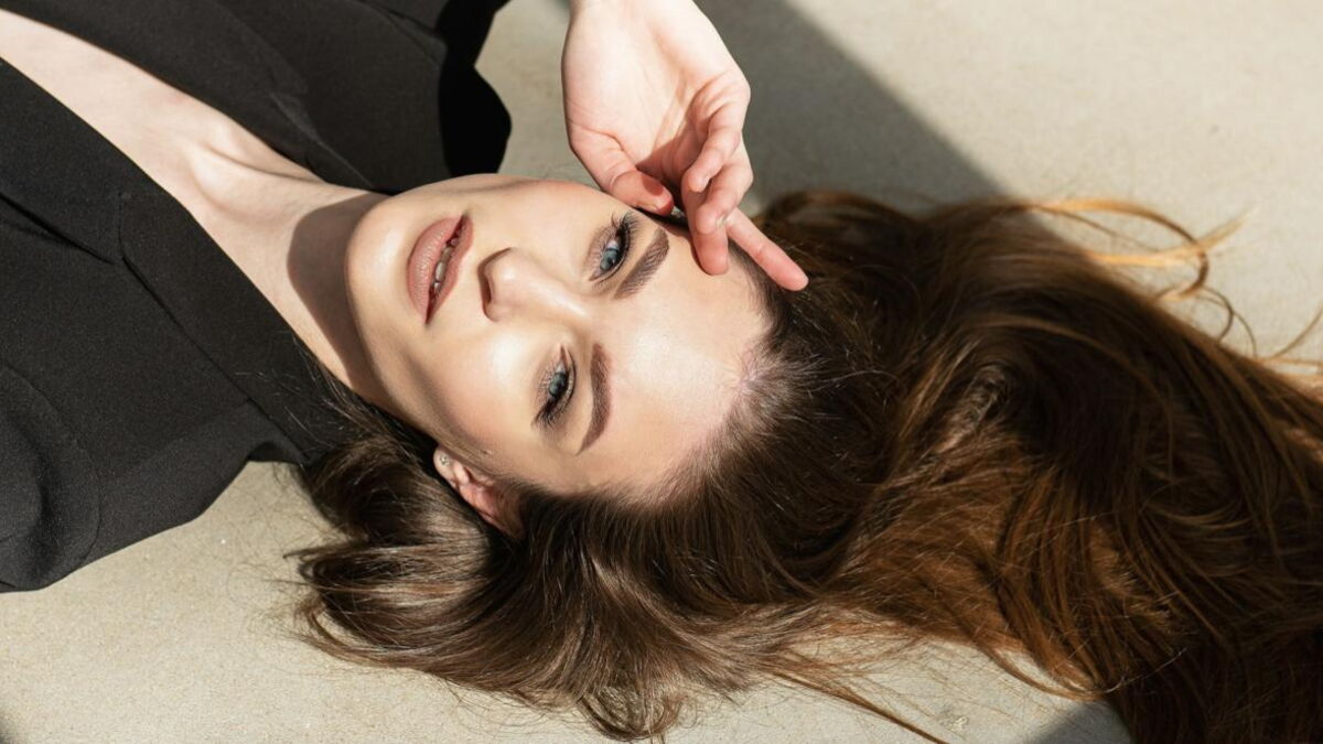 Voici l’astuce parfaite pour parfumer ses cheveux sans les abîmer