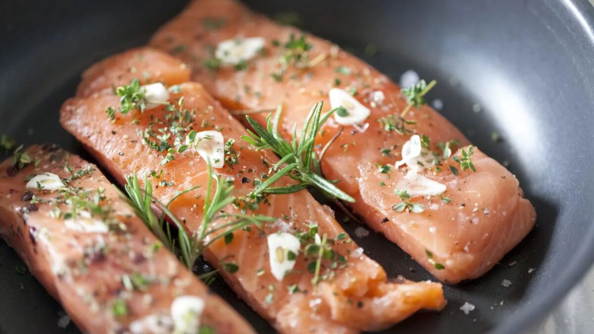 Astuce cuisson : comment savoir si le saumon est bien cuit