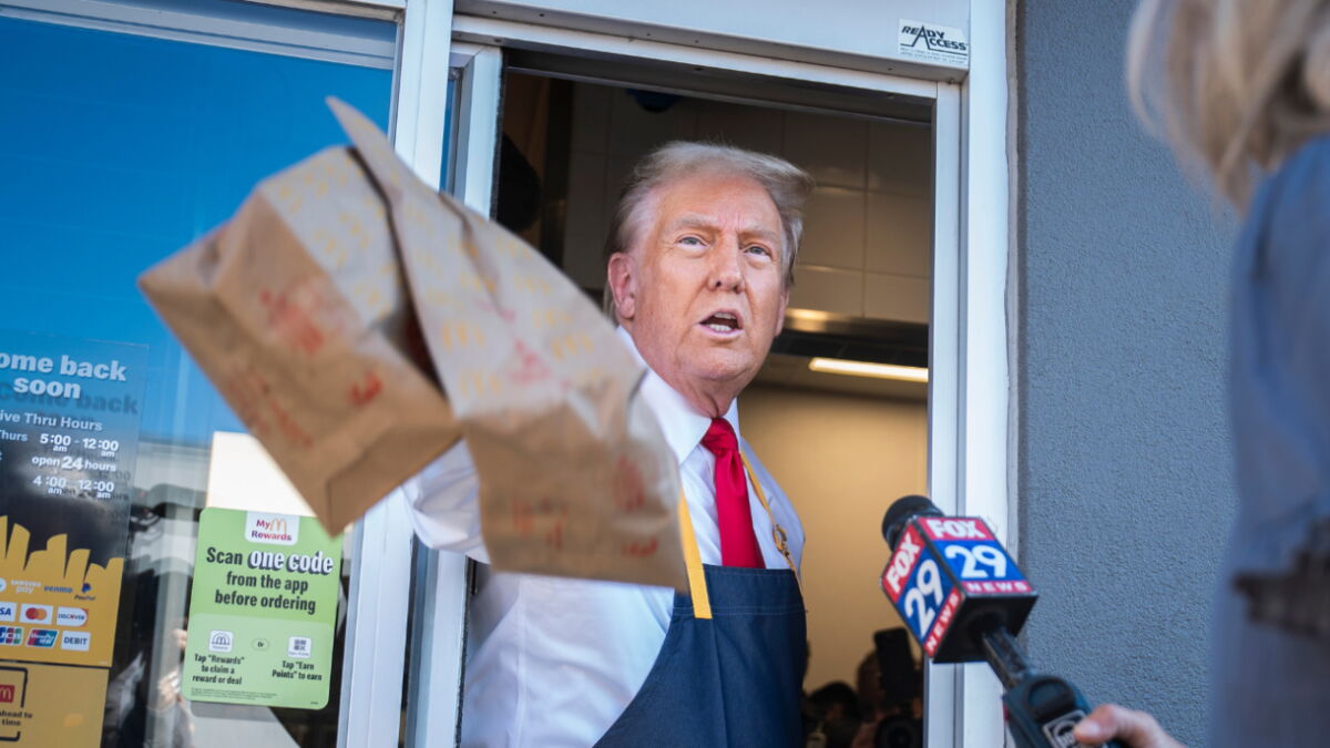 Donald Trump employé chez McDo pour se moquer de Kamala Harris, "j'ai ...